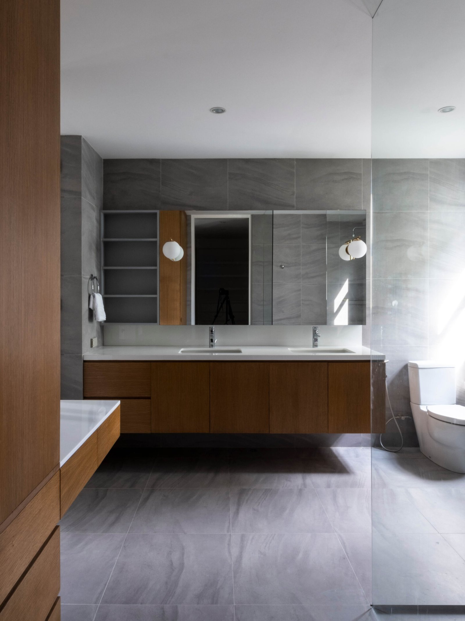 Inward Gaze: Inward House by MB Architecture Studio - Kanto - Creative ...