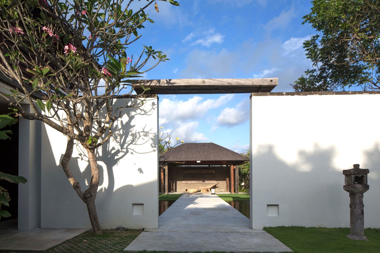 Poetry in the Tropics: The Architecture of Ernesto Bedmar Architects ...
