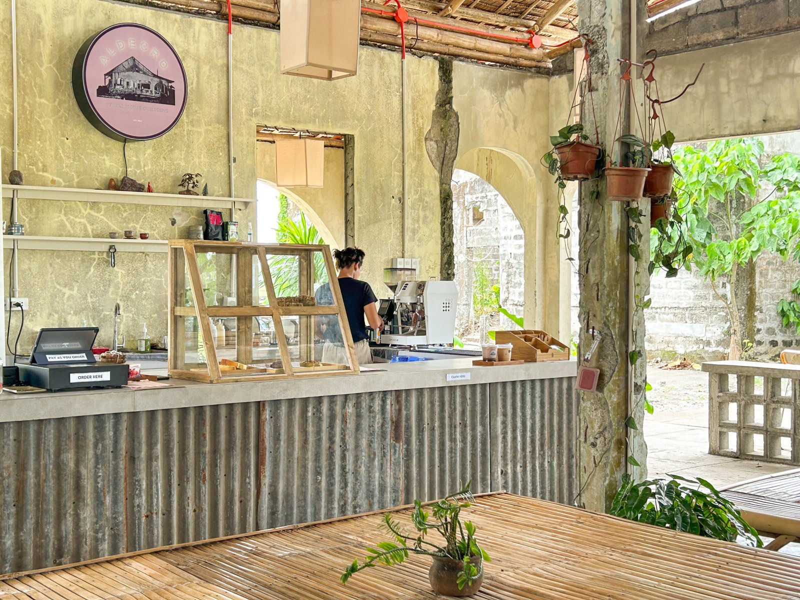 Rustic Rendezvous: Café Ruins by DOCE Design + Build - Kanto - Creative ...