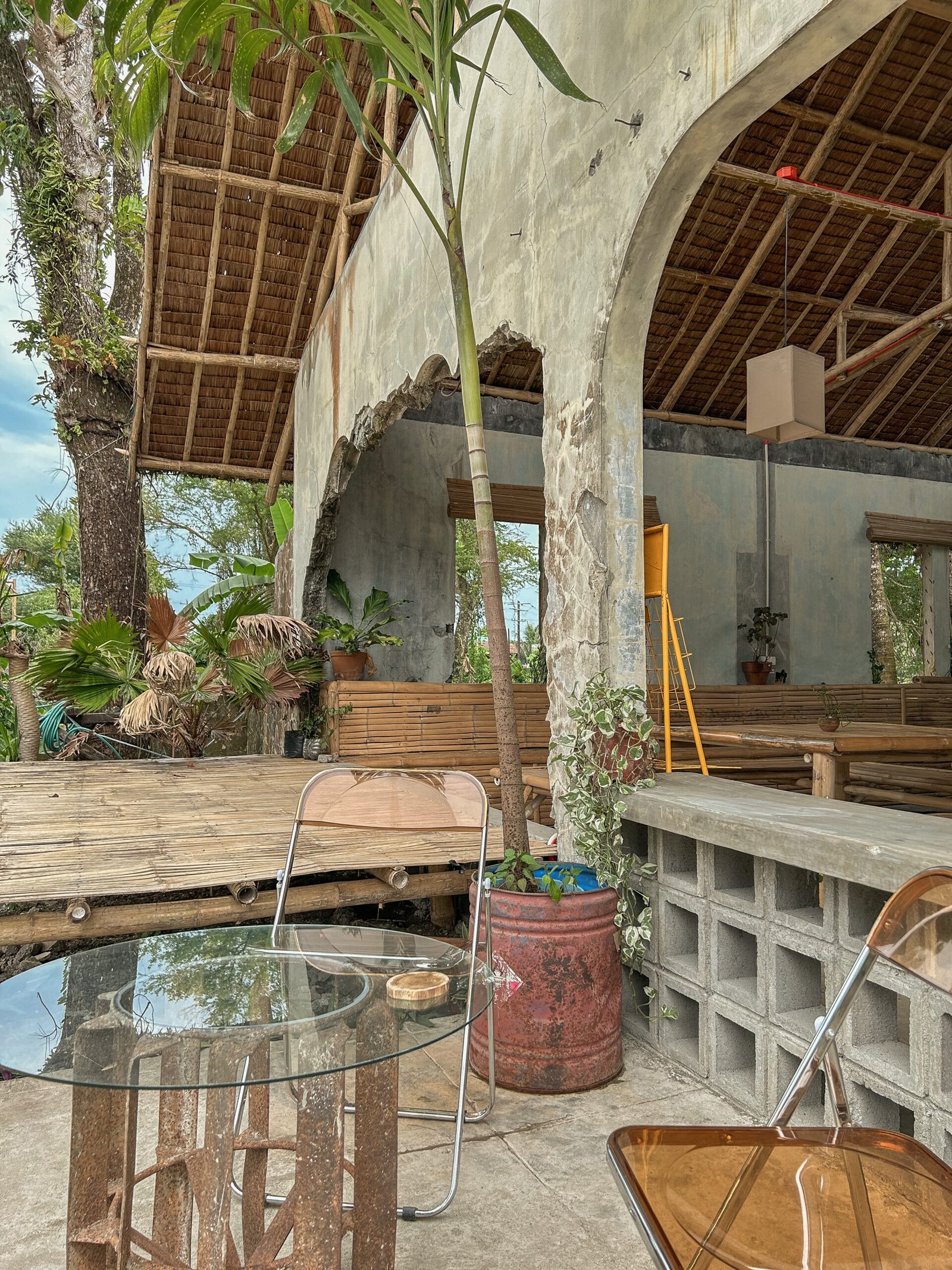 Rustic Rendezvous: Café Ruins by DOCE Design + Build - Kanto - Creative ...