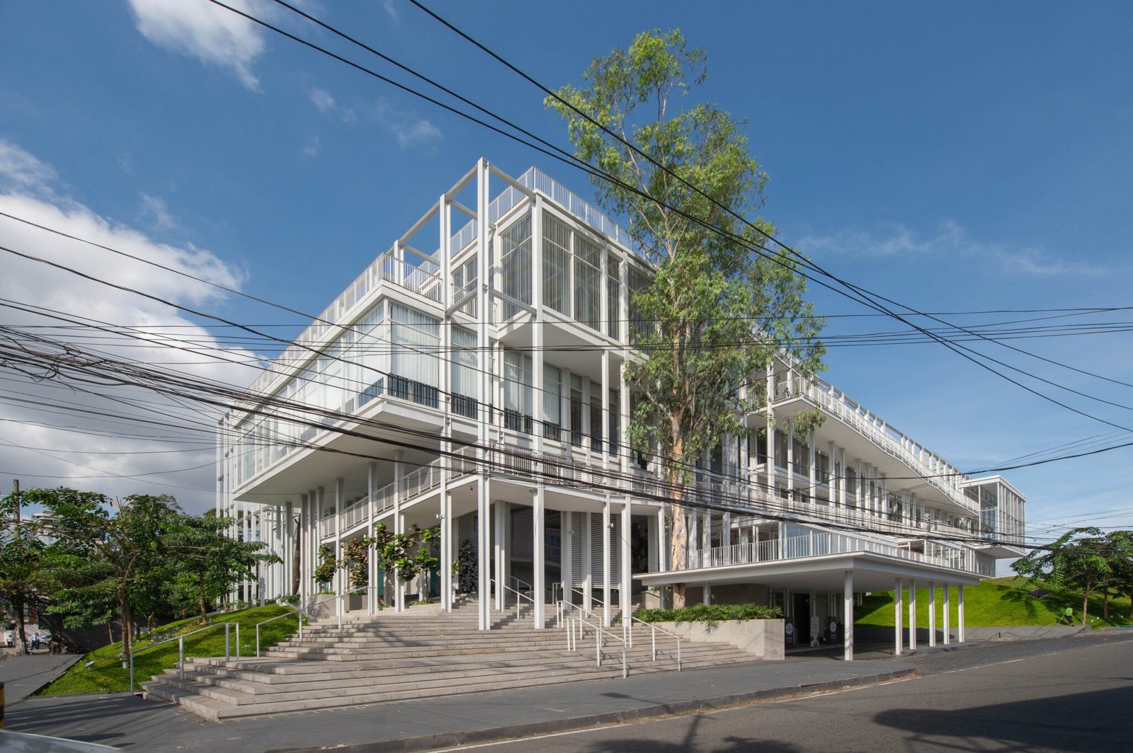 No Corners Cut: The Corner House San Juan - Kanto - Creative Corners