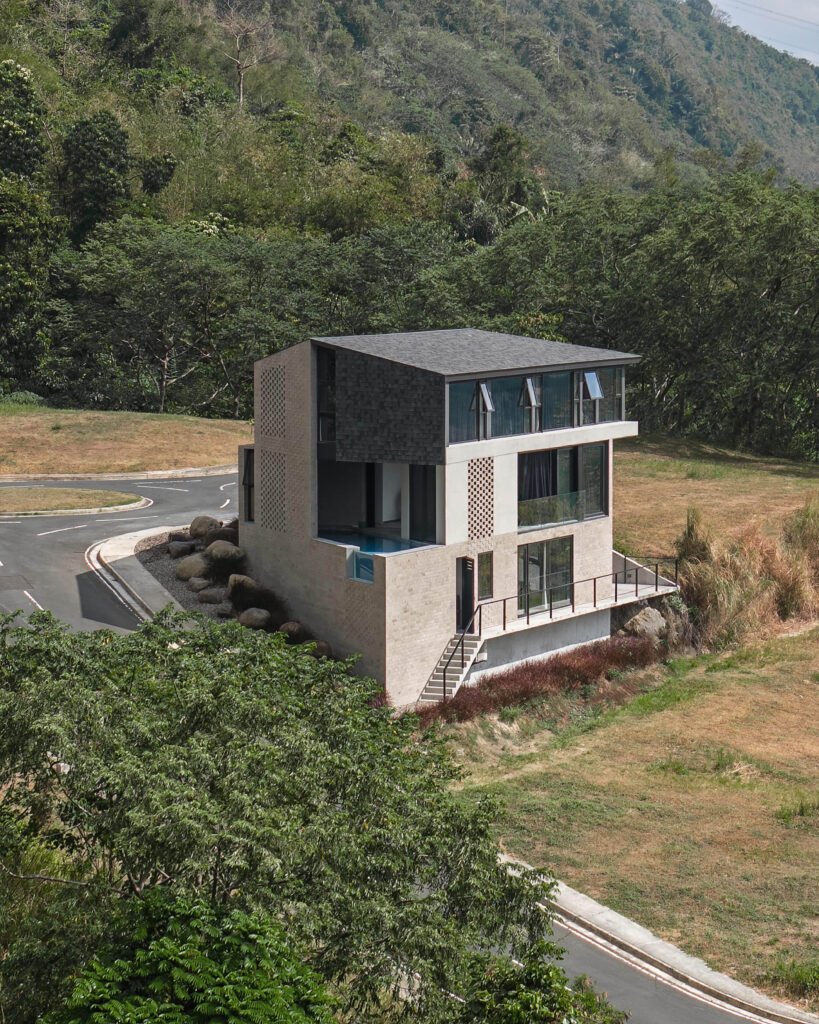 New Classic: J House by Studiokama - Kanto - Creative Corners