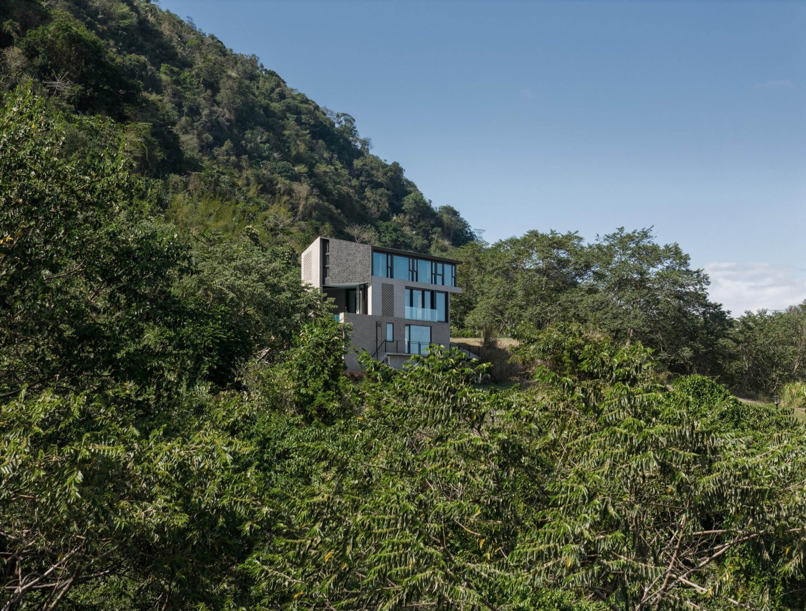 New Classic: J House by Studiokama - Kanto - Creative Corners