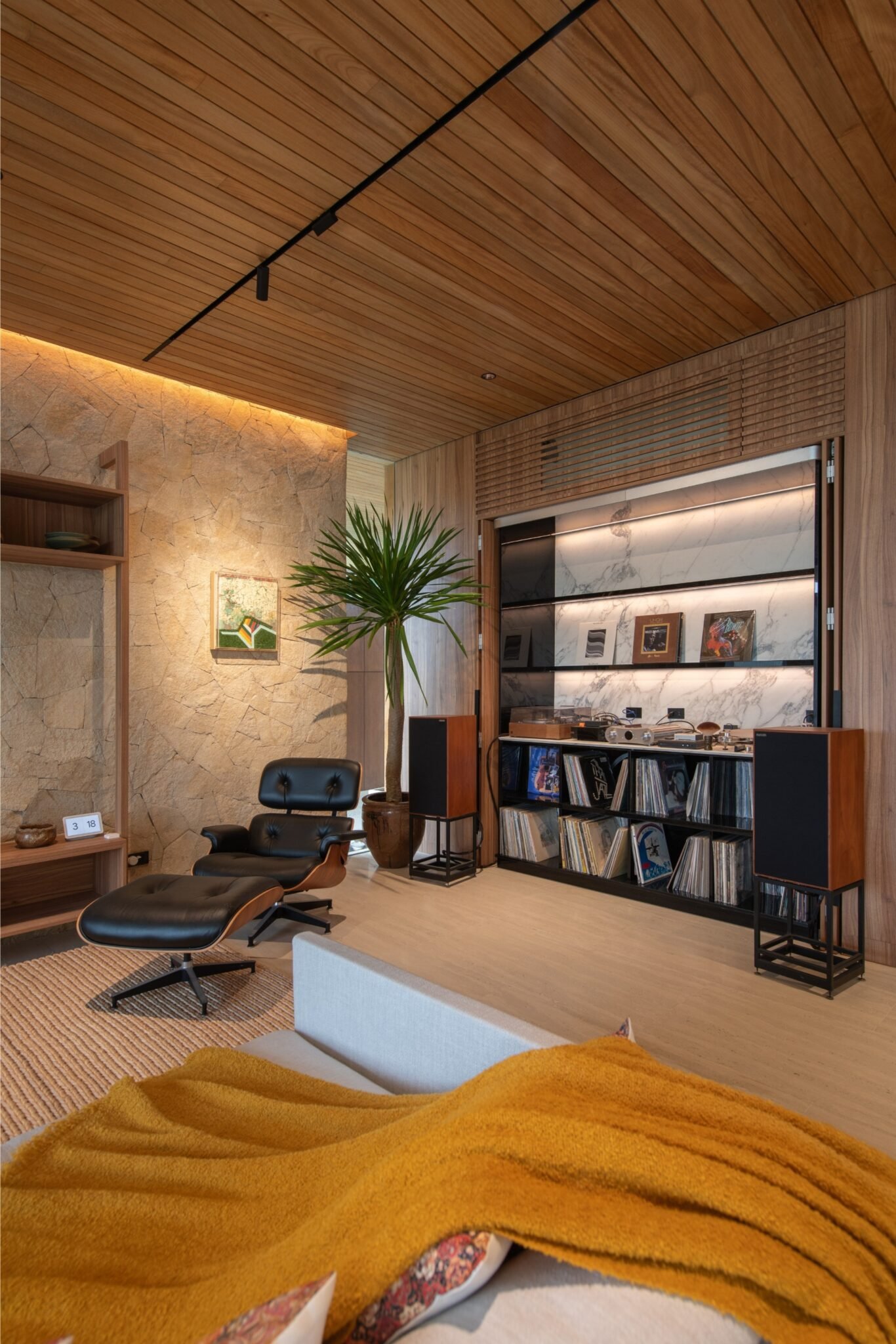 Weathering Heights: CAW House by Studio Tille - Kanto - Creative Corners