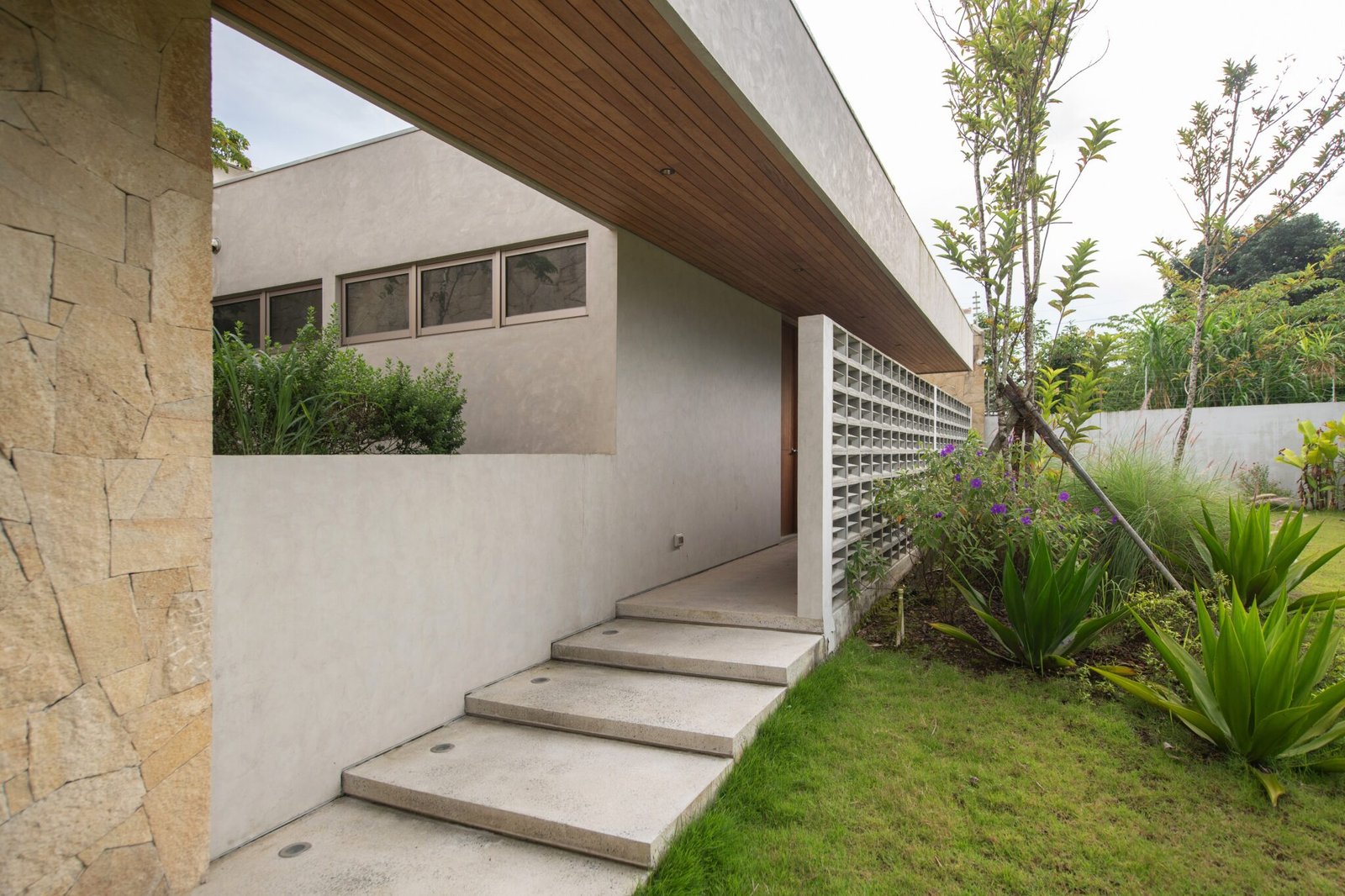 Weathering Heights: CAW House by Studio Tille - Kanto - Creative Corners