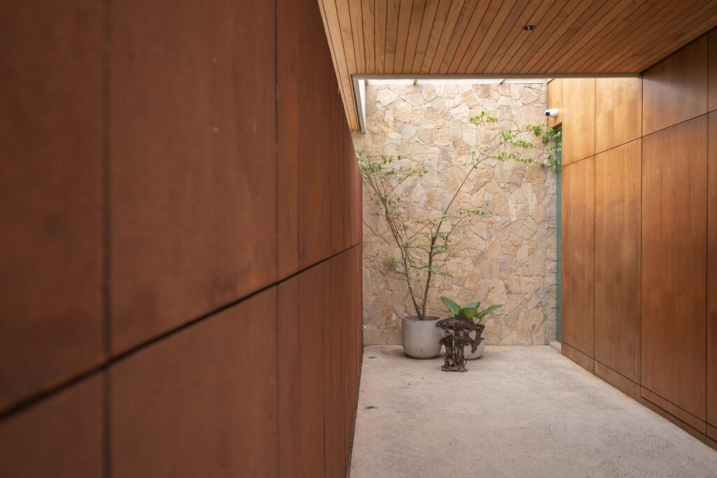 Weathering Heights: CAW House by Studio Tille - Kanto - Creative Corners
