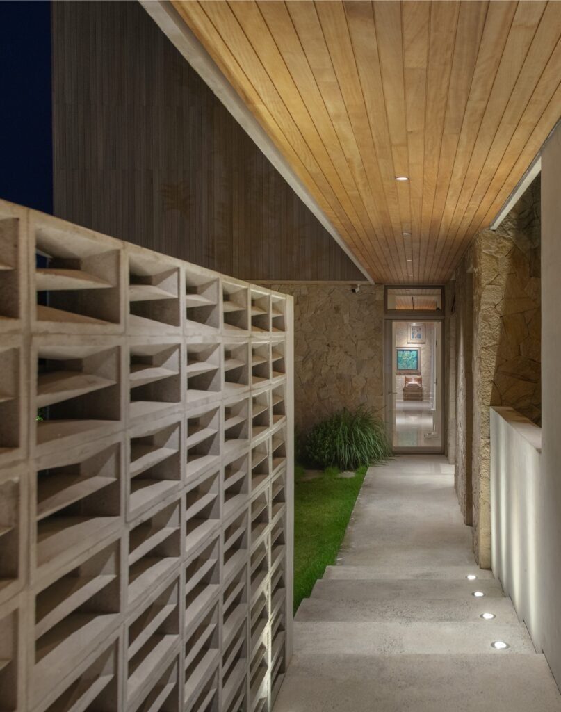 Weathering Heights: CAW House by Studio Tille - Kanto - Creative Corners